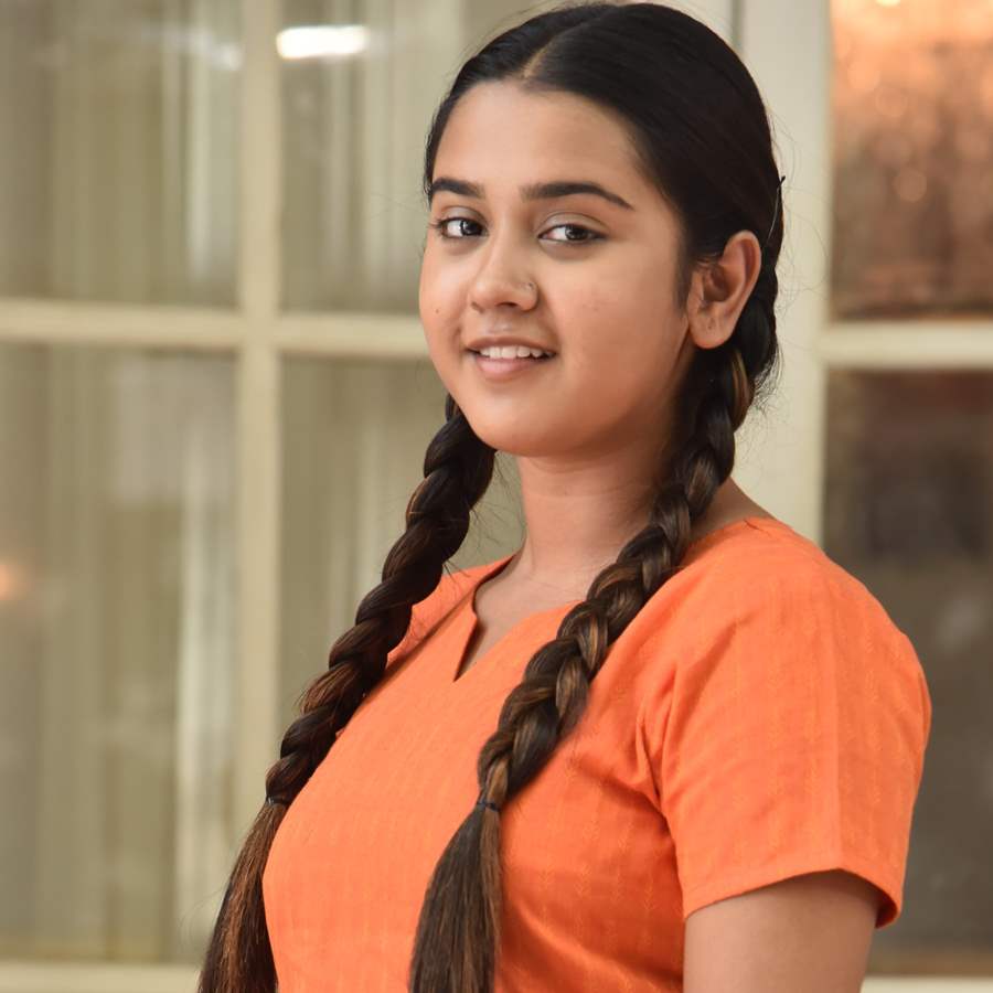 Roshni Walia Education, Career, Award, Age, Instagram, & Height - Silnels