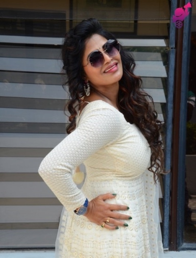 Shree Rapaka Hot: Film, Net Worth, Relationship, Age, Wikipedia - Silnels